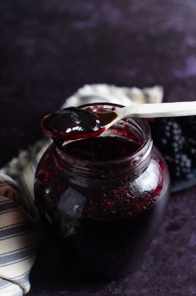 Homemade Blackberry Jelly (Bramble Jelly) - Lost in Food