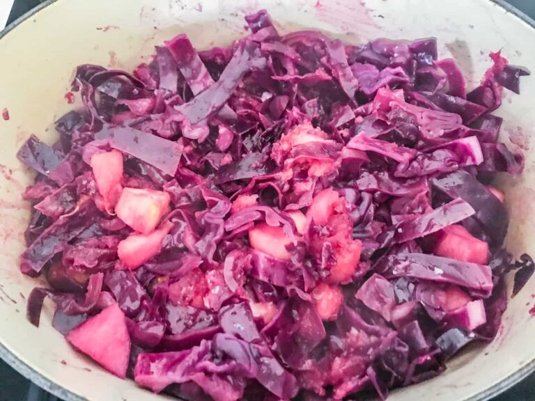 easy braised red cabbage with apples - Lost in Food