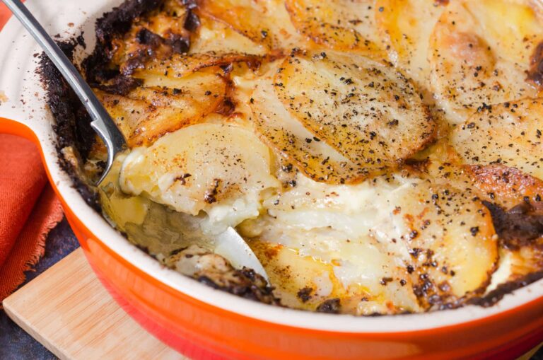 Easy Dauphinoise Potatoes (Potato Gratin) - Lost in Food