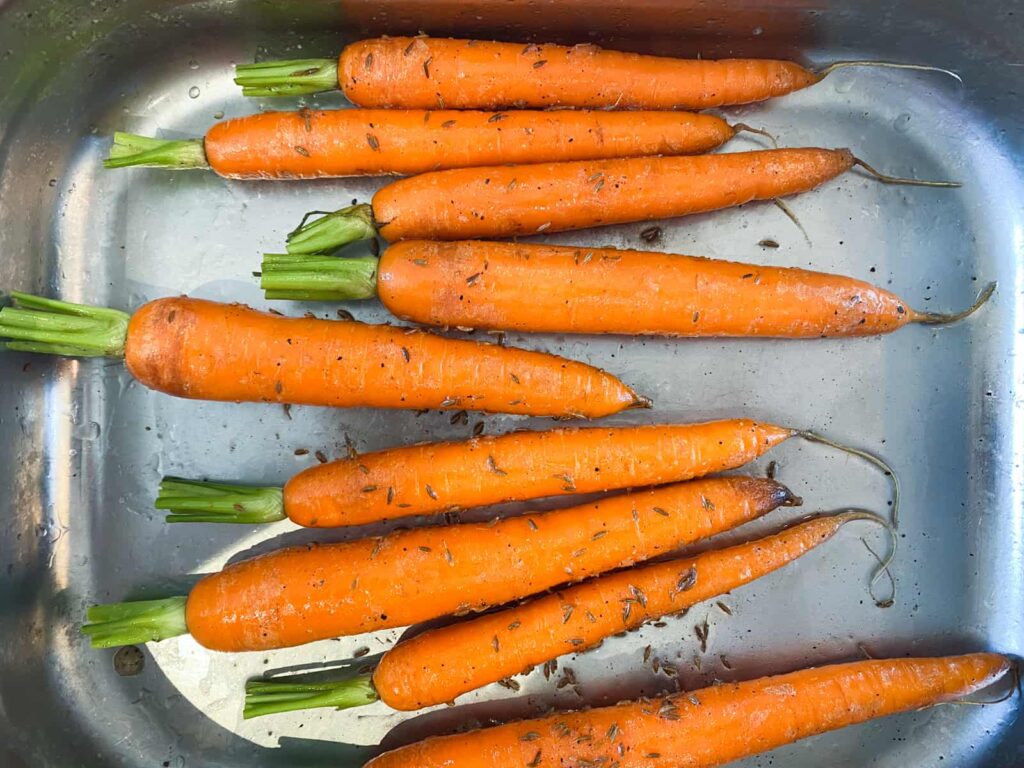 Roasted Honey Glazed Carrots with Cumin - Lost in Food