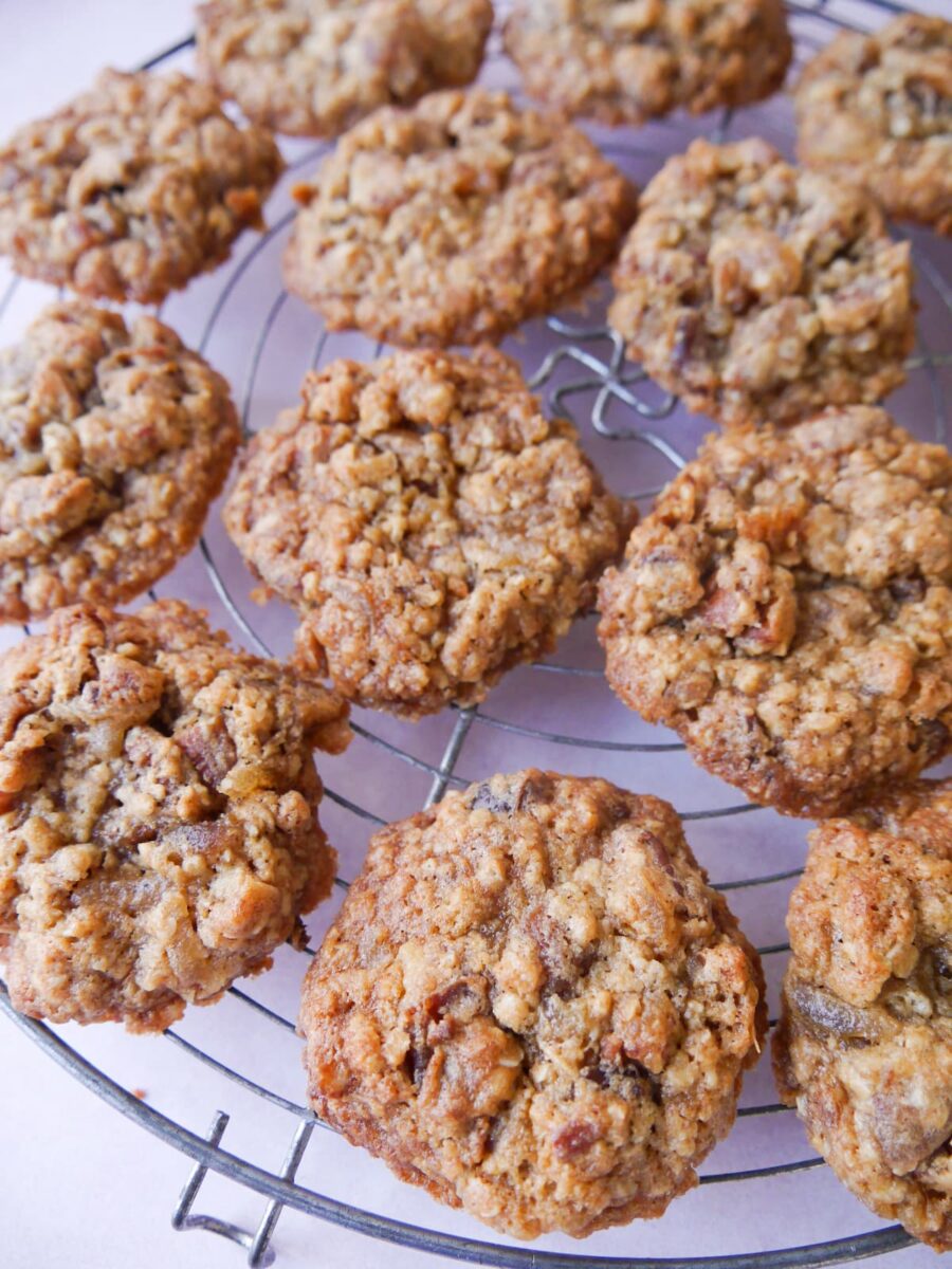 Easy Date Oat Cookies with Ginger