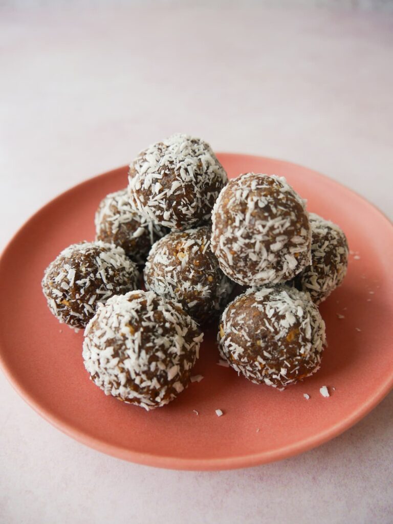 Peanut Butter Date Energy Balls - Lost in Food