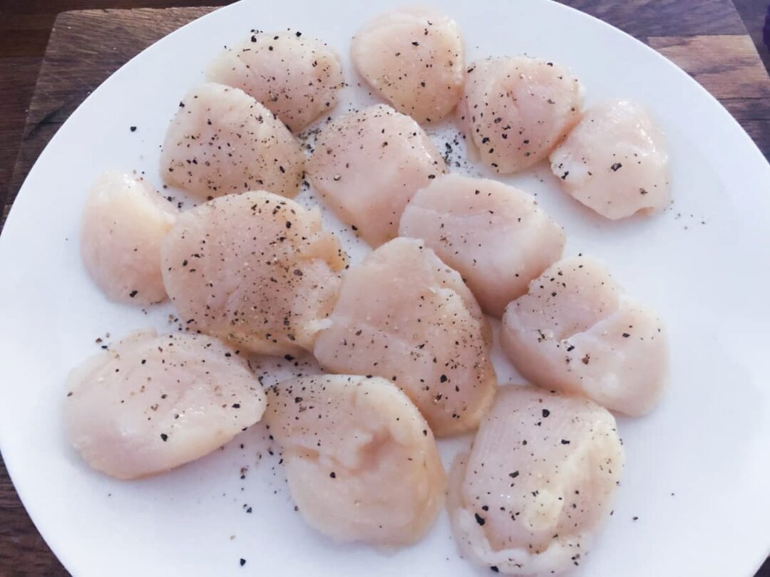 Seared Scallops with Pea Puree & Butter Sauce