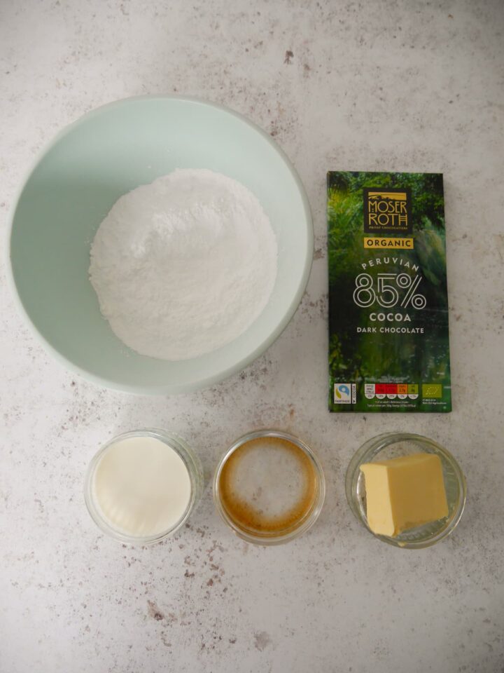 Vanilla Chocolate Traybake (Tweed Squares)