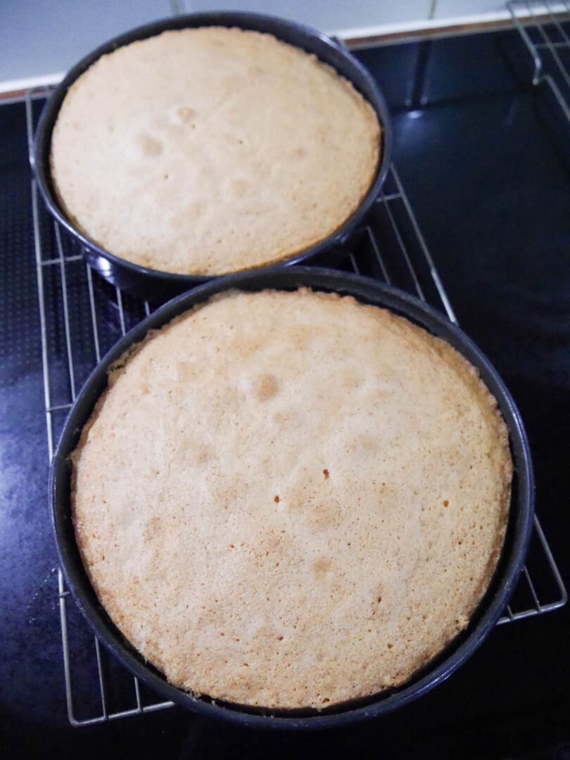 Classic Victoria Sponge Cake - Lost in Food