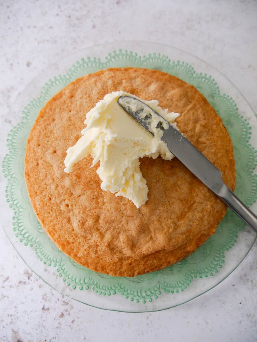 Classic Victoria Sponge Cake - Lost in Food