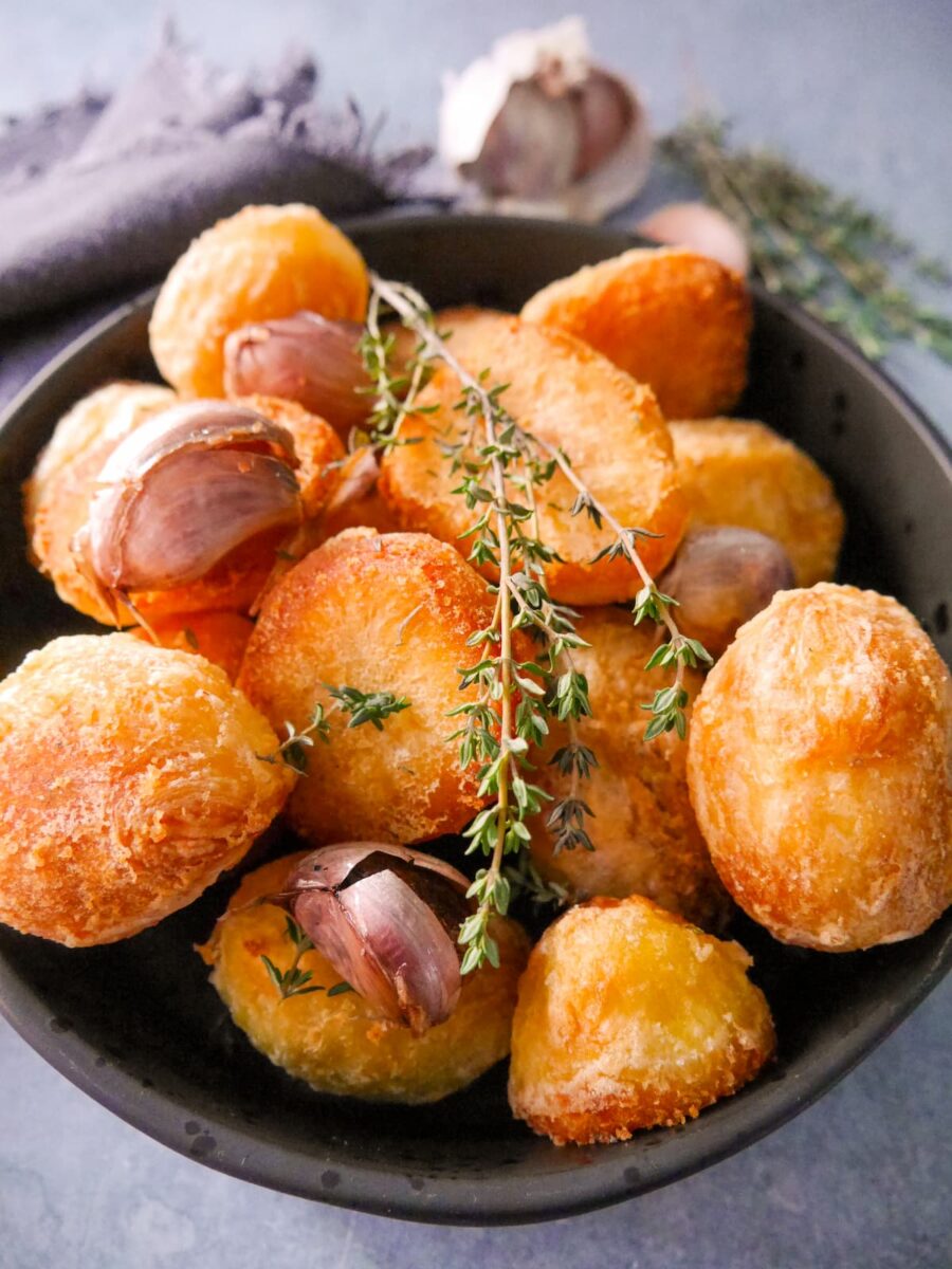 Garlic & Thyme Roast Potatoes - Lost in Food