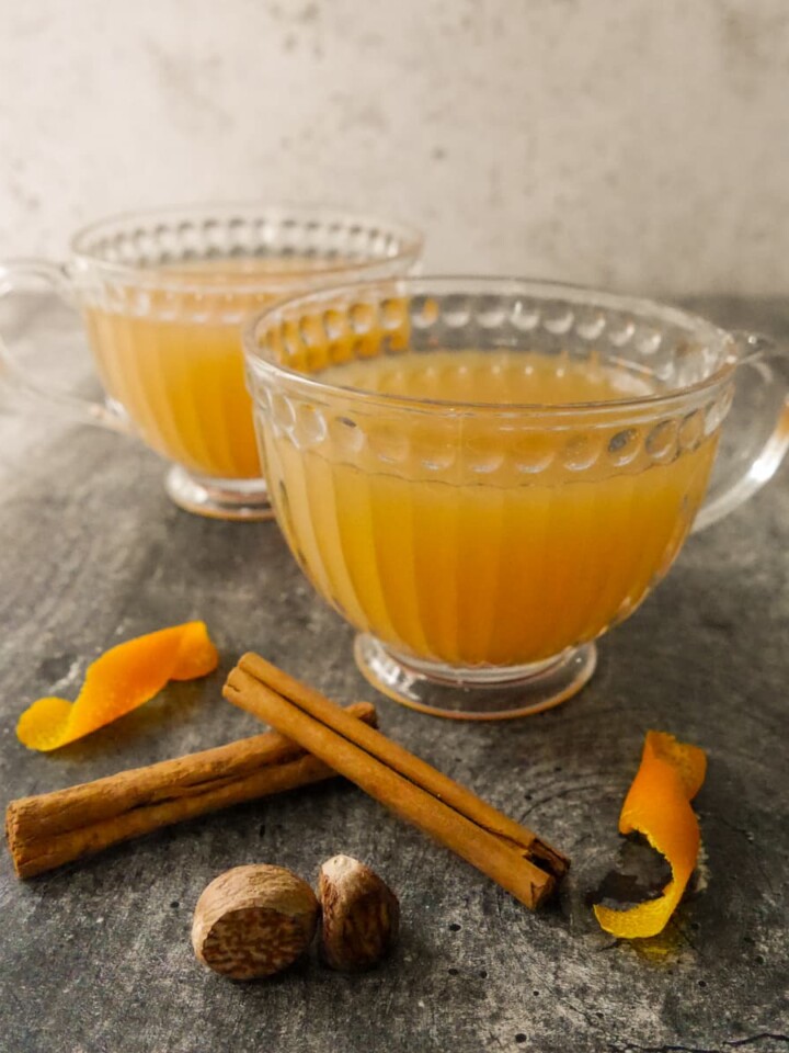 Homemade Chicken Stock (Slow Cooker) - Lost in Food